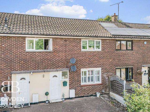 2 bedroom ground maisonette for sale
