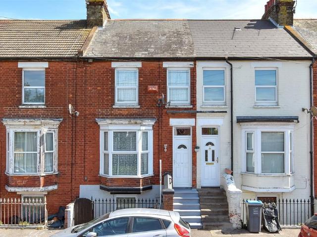 2 bedroom ground maisonette for sale