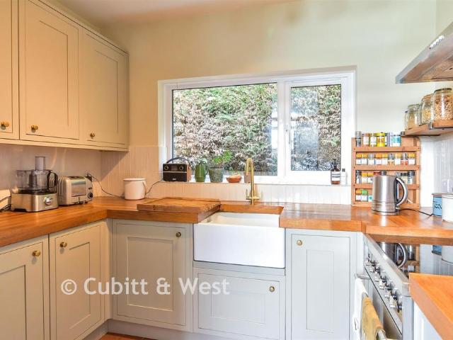 2 bedroom ground maisonette for sale
