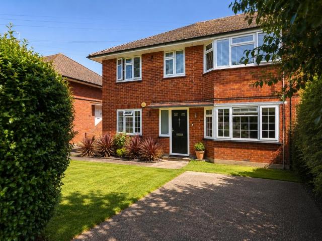 2 bedroom ground maisonette for sale