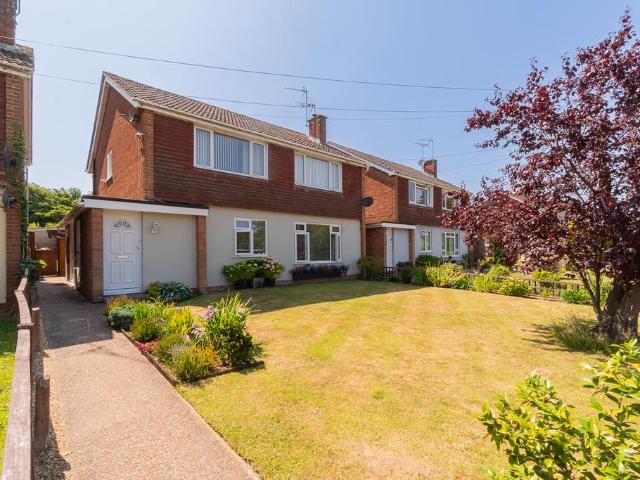 2 bedroom ground maisonette for sale