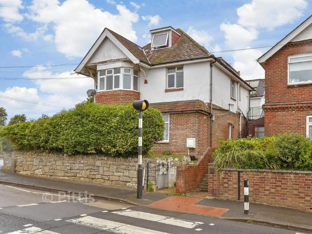 2 bedroom ground maisonette for sale