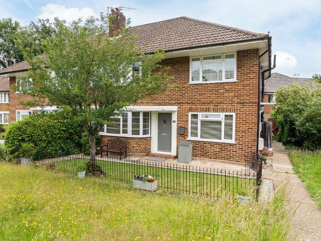 2 bedroom ground maisonette for sale