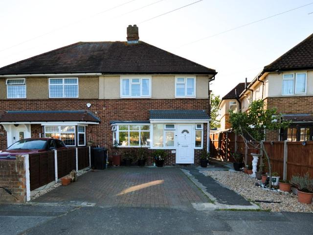 2 bedroom ground maisonette for sale