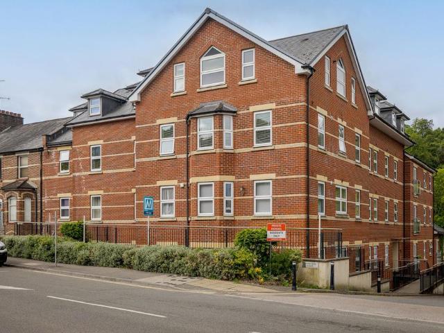 2 bedroom ground maisonette for sale