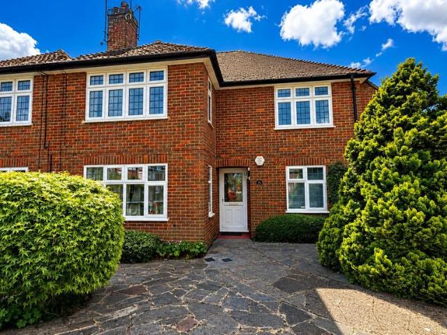 2 bedroom ground maisonette for sale