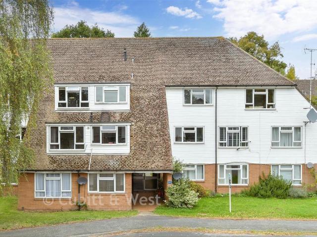 2 bedroom ground maisonette for sale