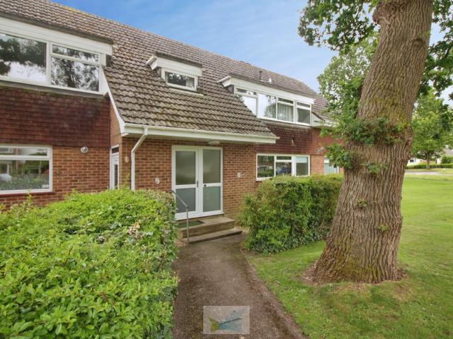 2 bedroom ground maisonette for sale