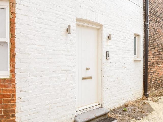 2 bedroom ground maisonette for sale