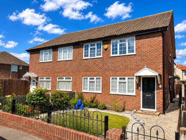 2 bedroom ground maisonette for sale
