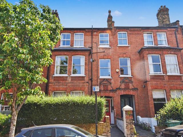 2 bedroom ground maisonette for sale