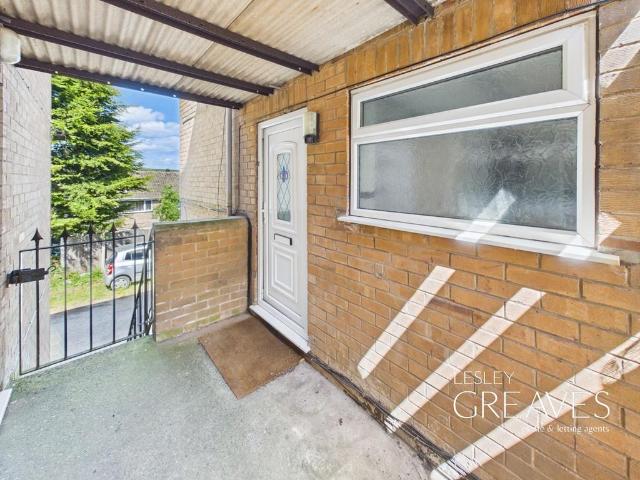2 bedroom ground maisonette for sale