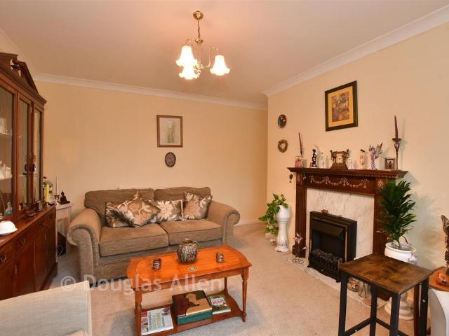 2 bedroom ground maisonette for sale