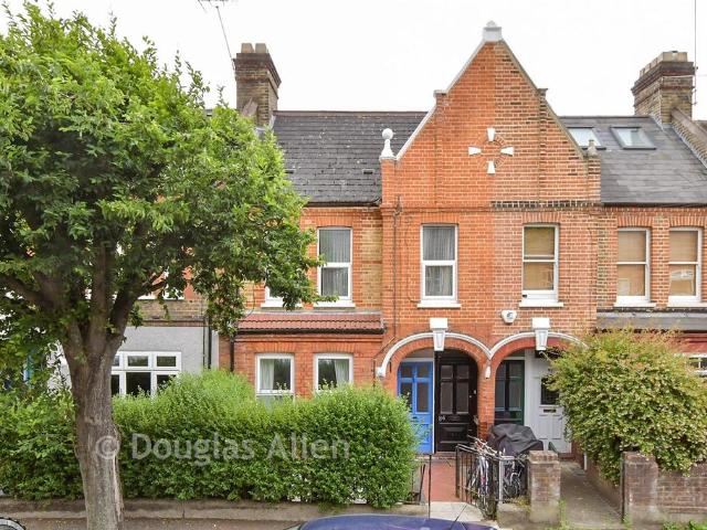 2 bedroom ground maisonette for sale