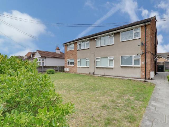 2 bedroom ground maisonette for sale