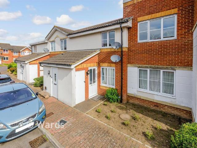 2 bedroom ground maisonette for sale