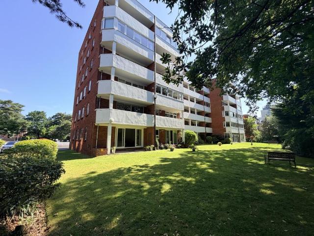 2 bedroom ground maisonette for sale