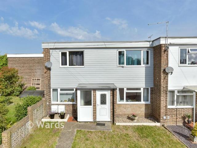 2 bedroom ground maisonette for sale