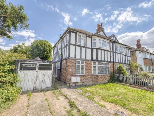 2 bedroom ground maisonette for sale