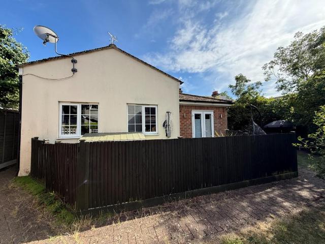 2 bedroom ground maisonette for sale