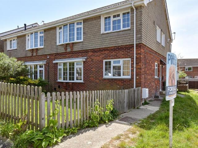 2 bedroom ground maisonette for sale