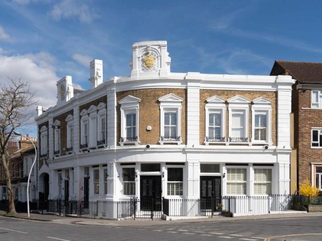 2 bedroom ground maisonette for sale