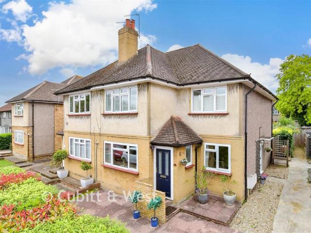 2 bedroom ground maisonette for sale