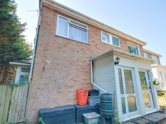 2 bedroom ground maisonette for sale