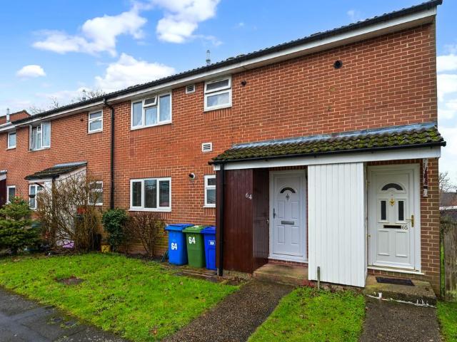 2 bedroom ground maisonette for sale