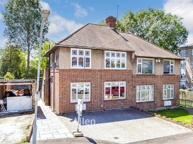 2 bedroom ground maisonette for sale