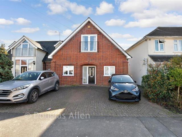 2 bedroom ground maisonette for sale