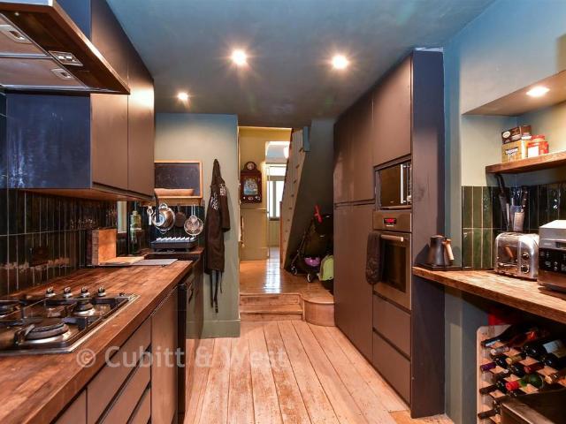 2 bedroom ground maisonette for sale