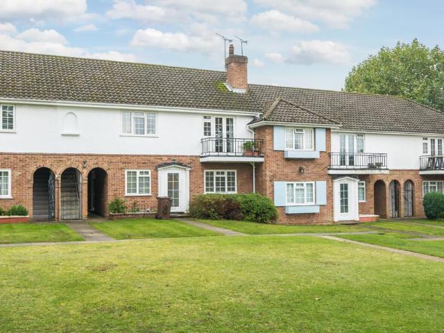 2 bedroom ground maisonette for sale