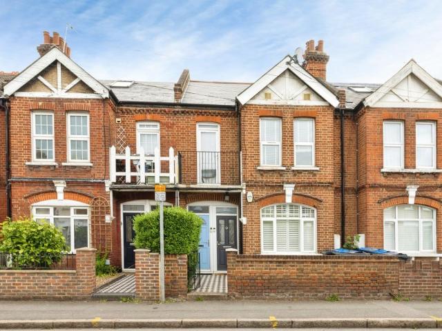 2 bedroom ground maisonette for sale