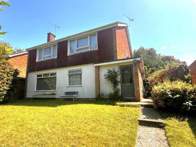 2 bedroom ground maisonette for sale