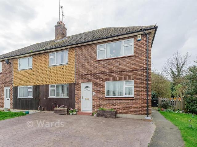 2 bedroom ground maisonette for sale