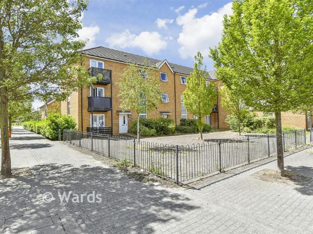 2 bedroom ground maisonette for sale