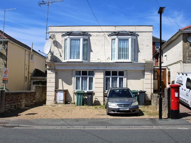 2 bedroom ground maisonette for sale