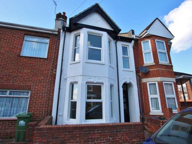 2 Bedroom Ground Maisonette Flat