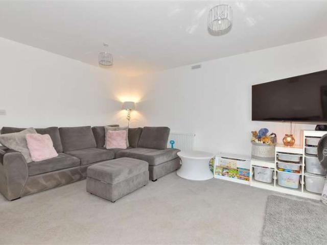 2 Bedroom Ground Maisonette Flat