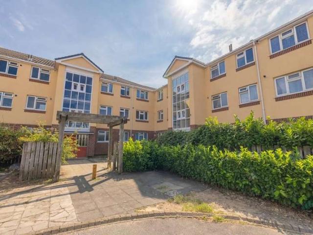 2 Bedroom Ground Maisonette Flat