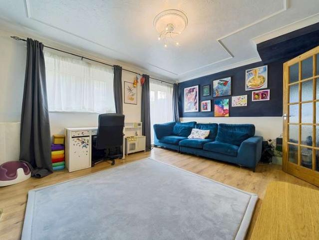 2 Bedroom Ground Maisonette Flat