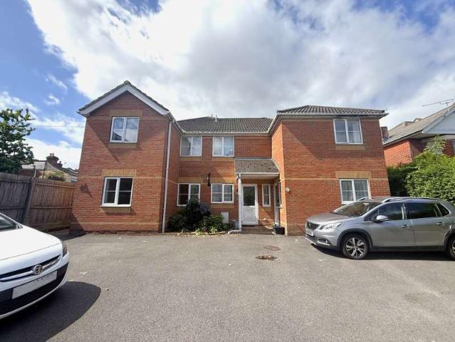 2 Bedroom Ground Maisonette Flat