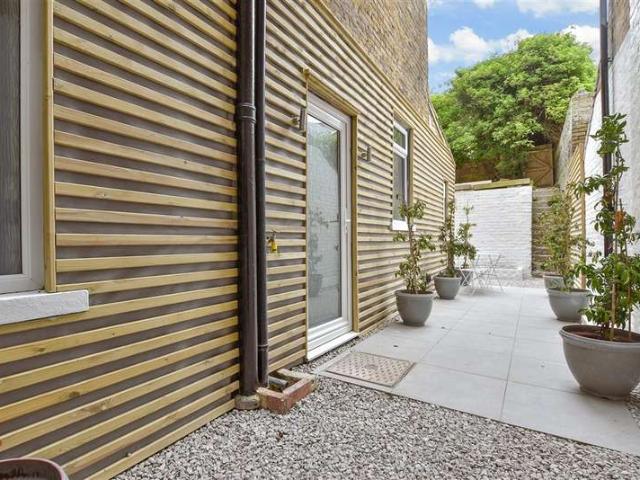 2 Bedroom Ground Maisonette Flat