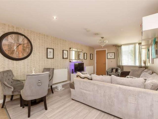 2 Bedroom Ground Maisonette Flat