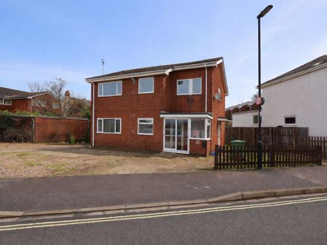 2 Bedroom Ground Maisonette Flat