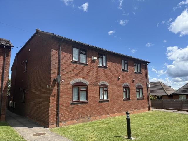 2 bedroom ground maisonette to rent