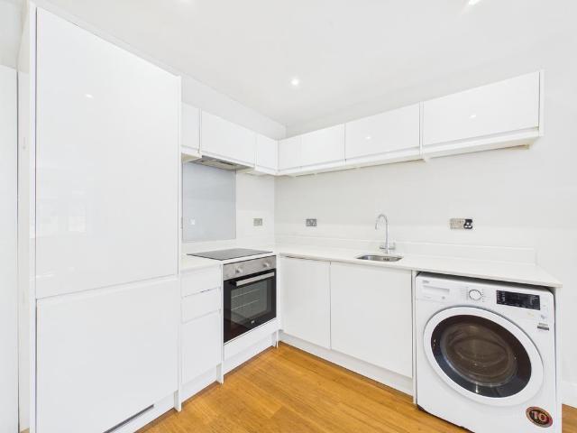 2 bedroom ground maisonette to rent