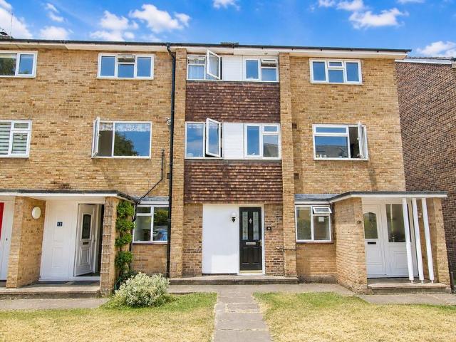 2 bedroom ground maisonette to rent