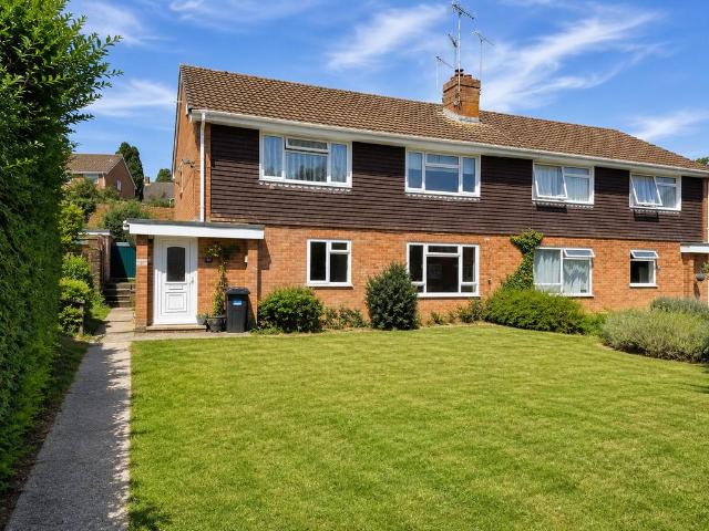 2 bedroom ground maisonette to rent